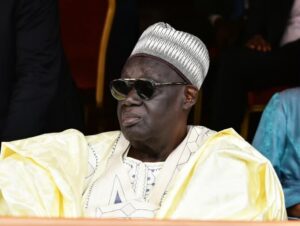 Paul Biya décrète des ensevelissement officielles contre Luc Ayang ...